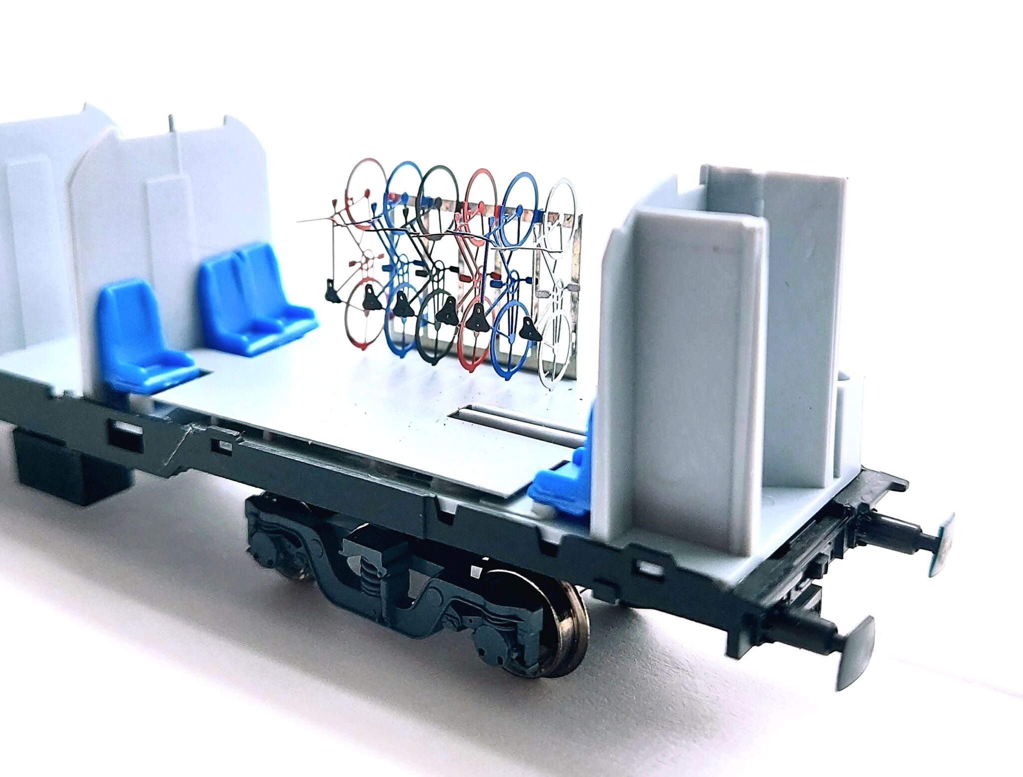 Carrozza MDVC in livrea DTR con logo bici elettrica e disabili - di 2 ...